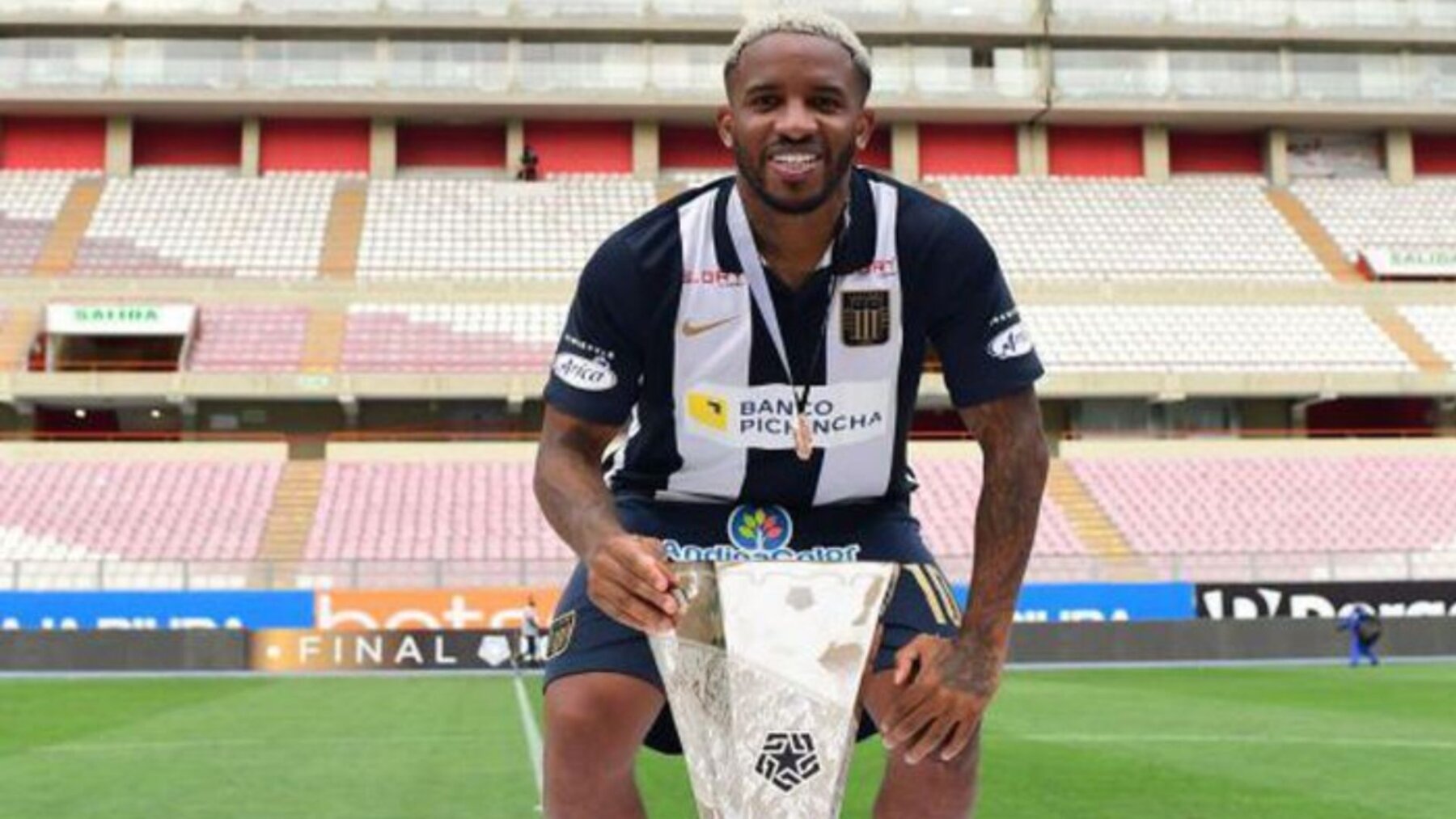 Alianza Lima: Jefferson Farfán anunció su retiro oficial del Fútbol ...